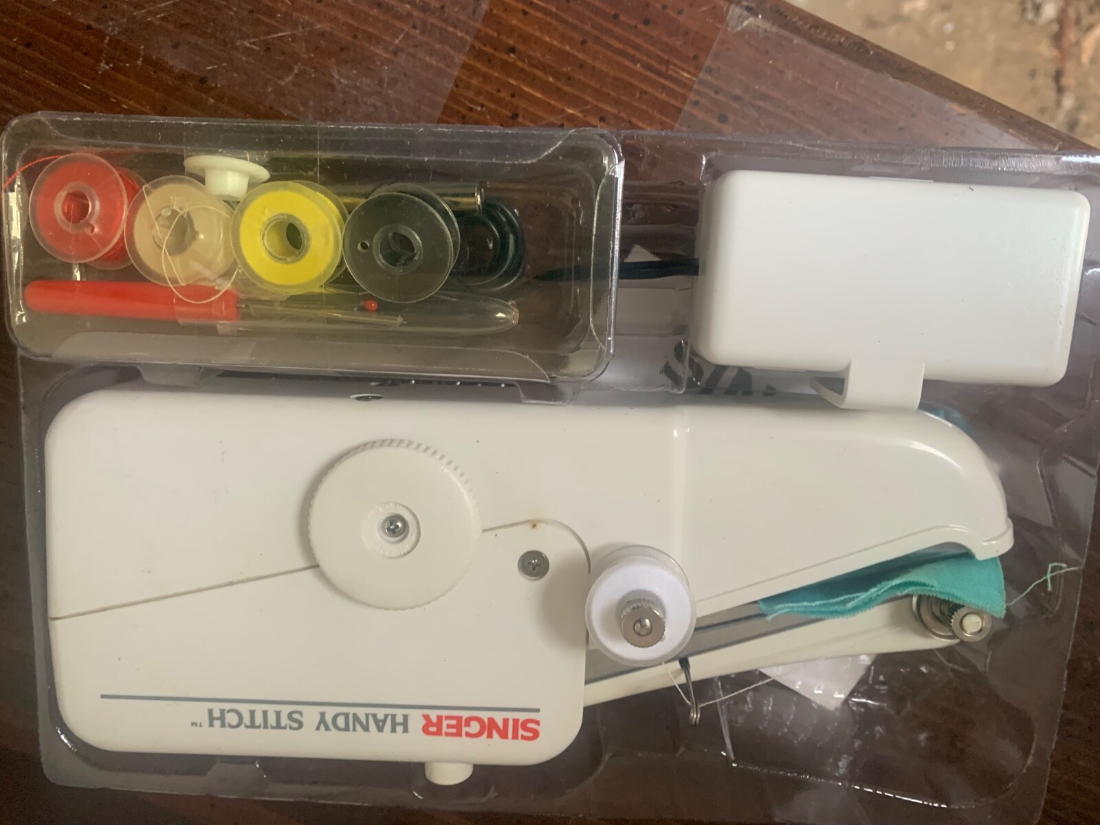 Singer Handy Stitch Handheld Sewing Machine Model CEX300K Cordless W ...