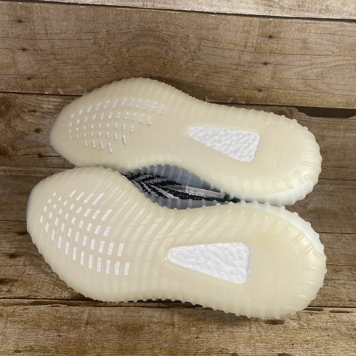 Adidas Yeezy Boost 350 V2 Zebra Size 8.5 US MEN Kanye West Adidas Yeezy Boost 350 V2 Zebra Size 8.5 US MEN Kanye West