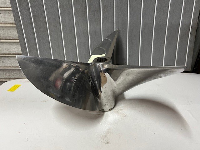 Mercury Cleaver racing propeller 16x28 pitch 19 Spline Left Hand prop ...