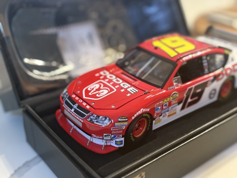 New Elliott Sadler #19 Dodge Dealers 2007 Avenger COT Owners Elite 1 of ...