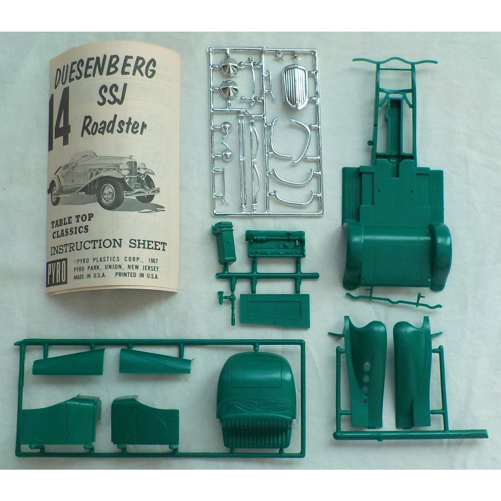 Pyro Table Top Classics Duesenberg SSJ Roadster 1/32 C412 Model Kit ...