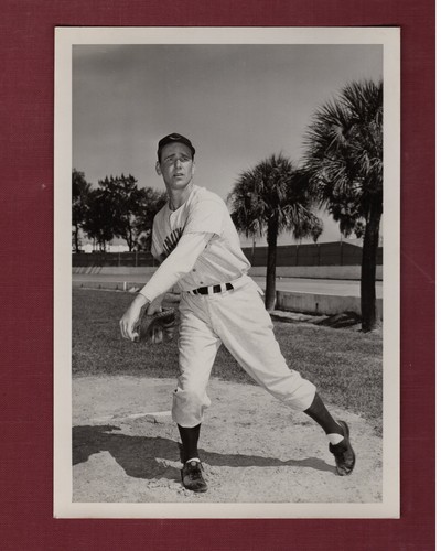 KEN RAFFENSBERGER, Reds | 1949 Cincinnati team-issued 5"X7" photo ...