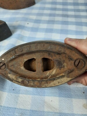 Howell Co, Geneva IL, Sad Iron, Size 1, Vintage paperweight doorstop | eBay