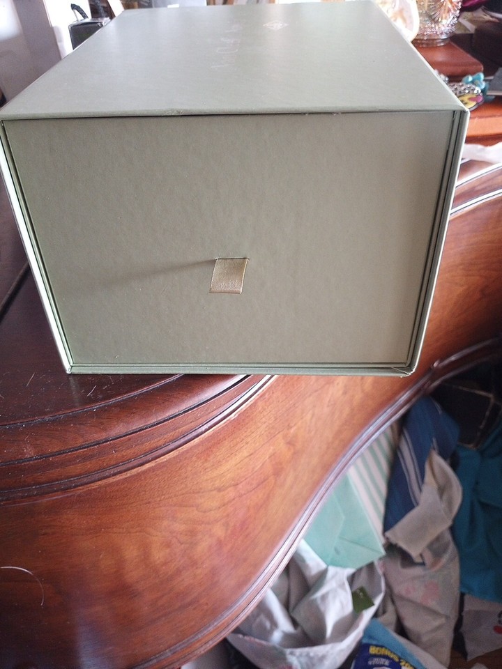 Van Cleef Arpels 100% Authentic green Large Empty Gift Box 11” x 8”x 6 ...