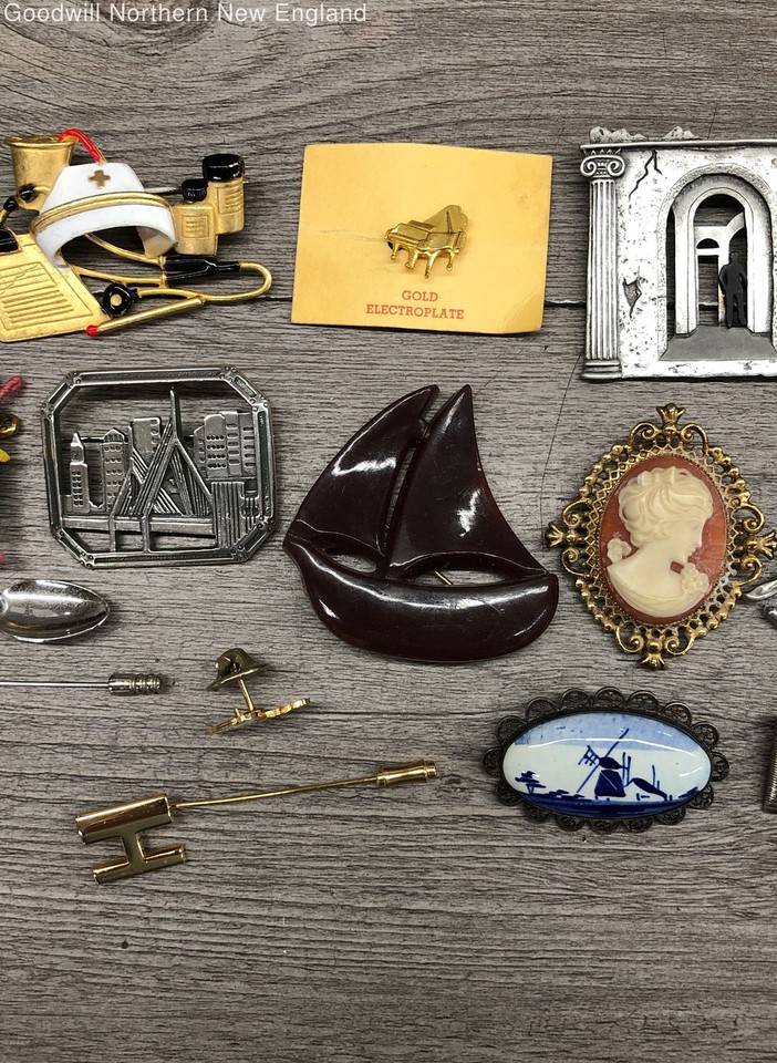Costume Jewelry Pins Brooches Lot w. Cameo Spoon Doll People Snoopy ...