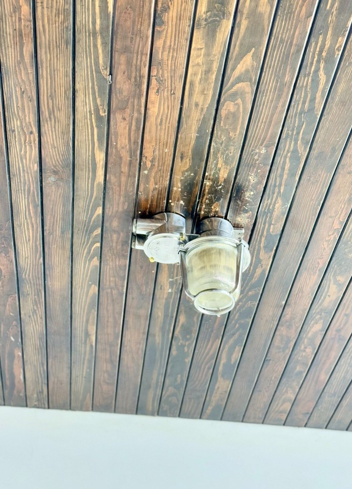 Refurbished Vintage Ribbed Glass EOW Aluminum Bulkhead Post Mount Light ...