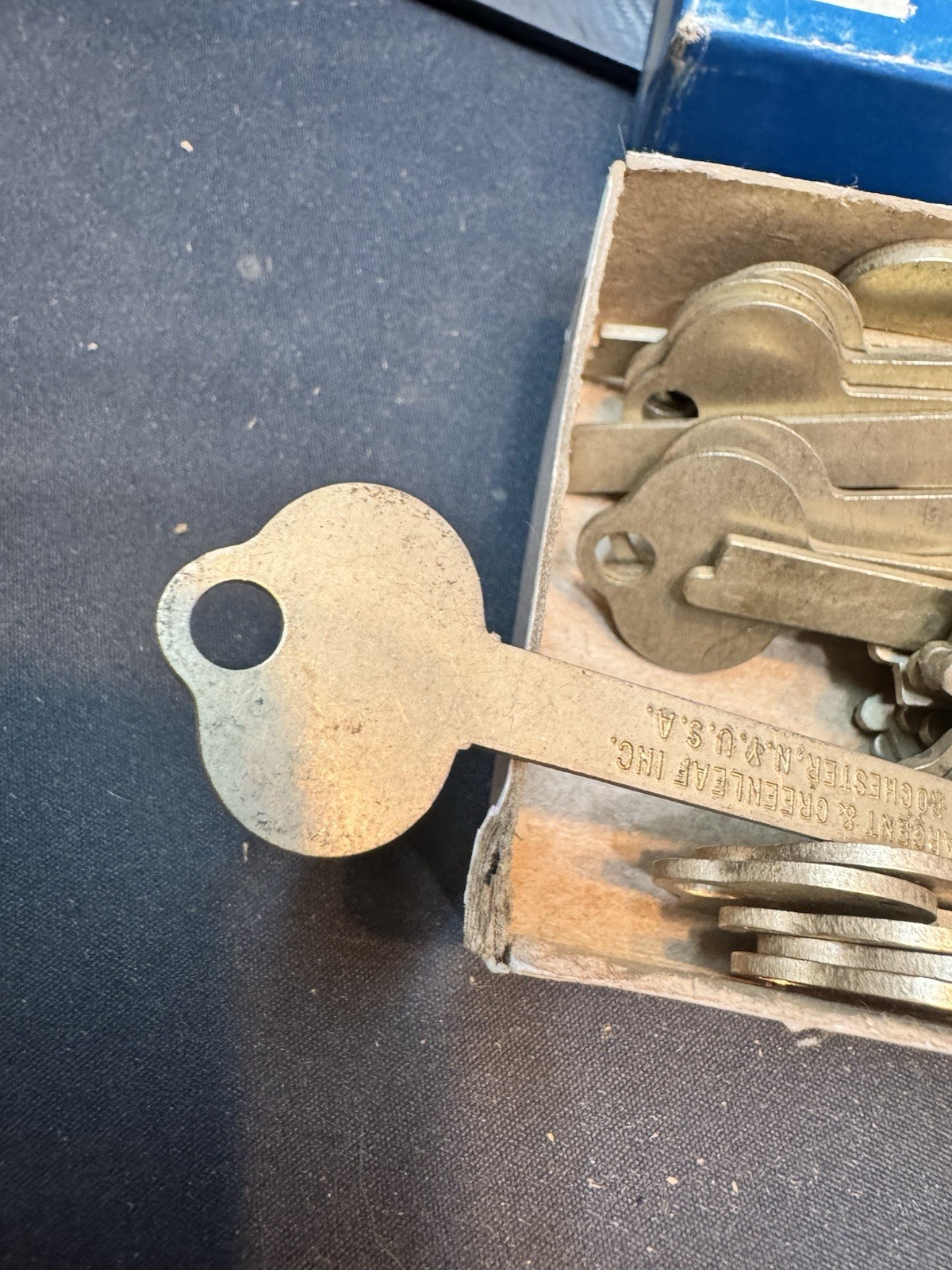 Vintage Sargent Greenleaf Inc Key Blank Uncut Old key NY 4" BOX OF 40 ...