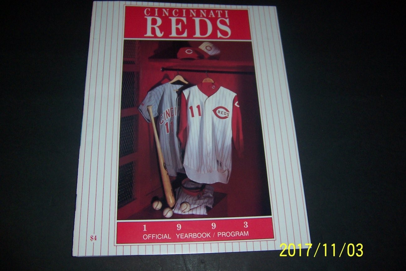 1993 CINCINNATI REDS Official YEARBOOK Chris SABO Barry LARKIN Rod ...