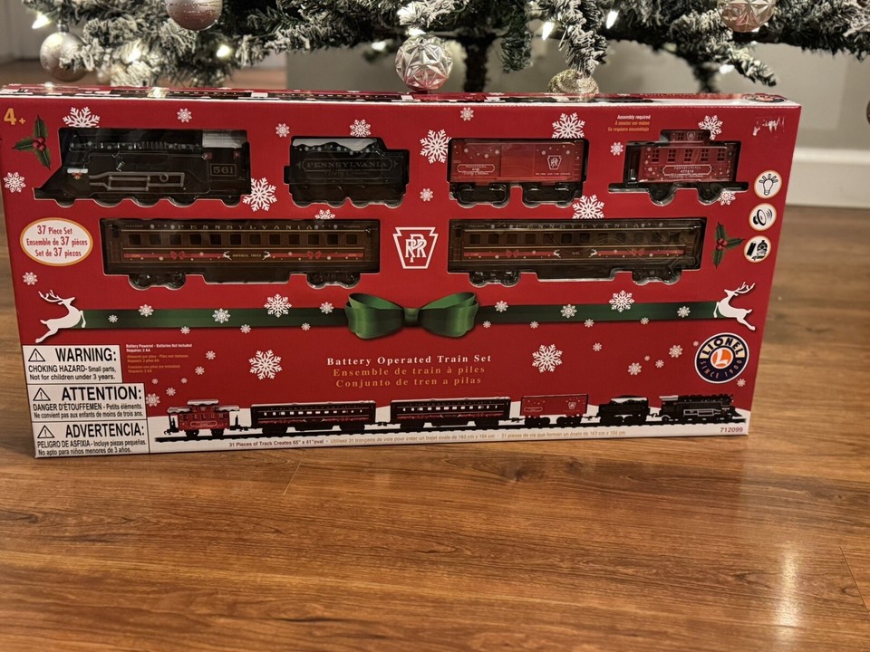 Lionel 37-pcs Holiday Battery-operated Train Set | eBay
