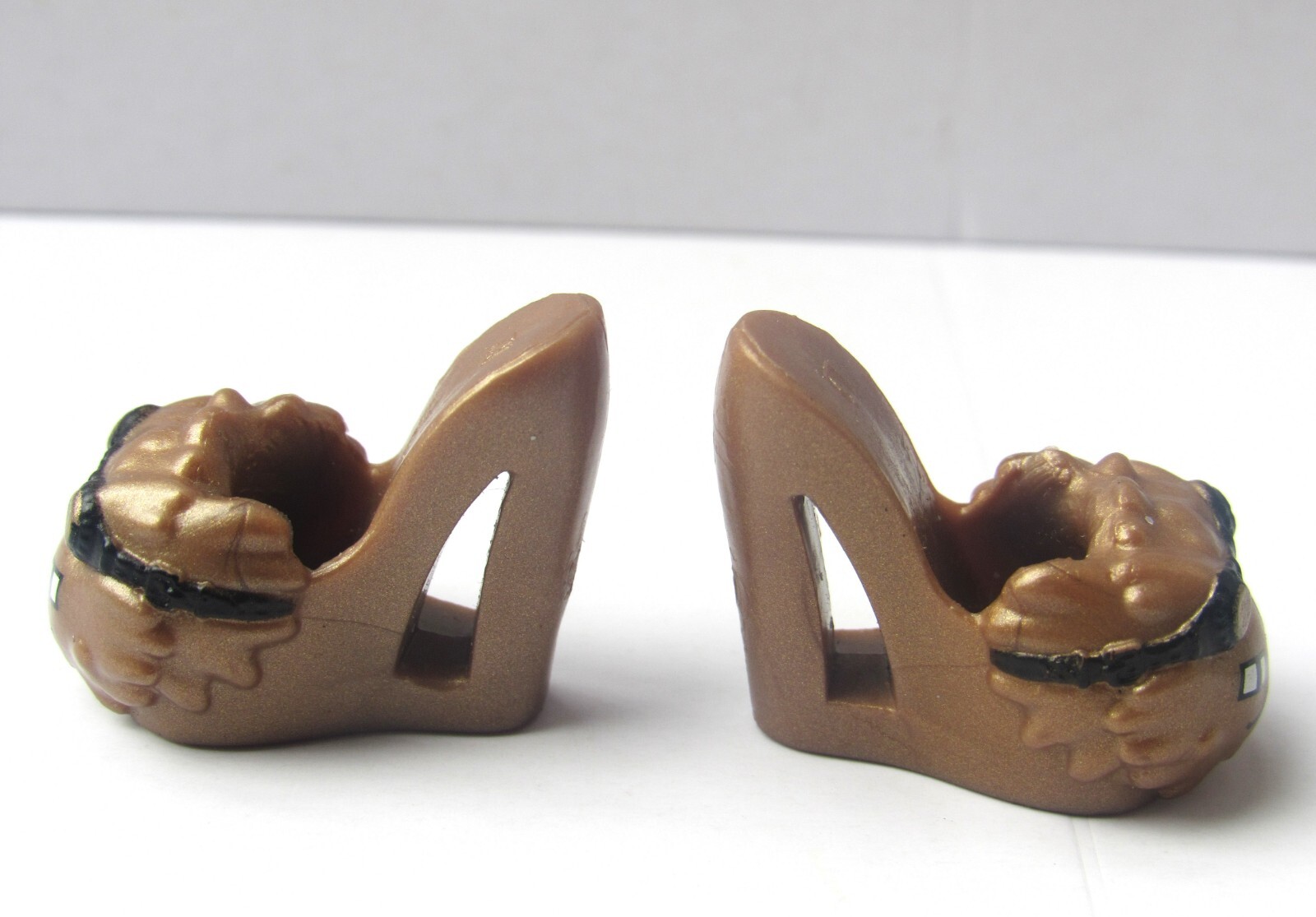 Monster High Doll Robecca Steam Dead Tired bronze Monster slippers ...