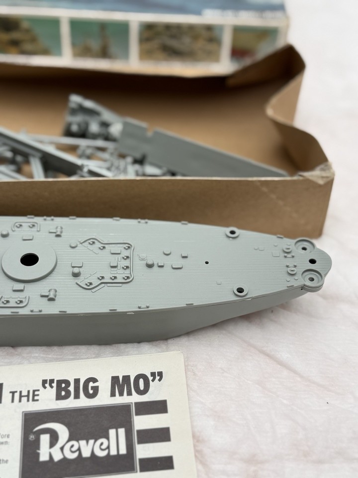 Revell USS Missouri The Mighty MO U.S Navy Battleship Kit #H-301 ...