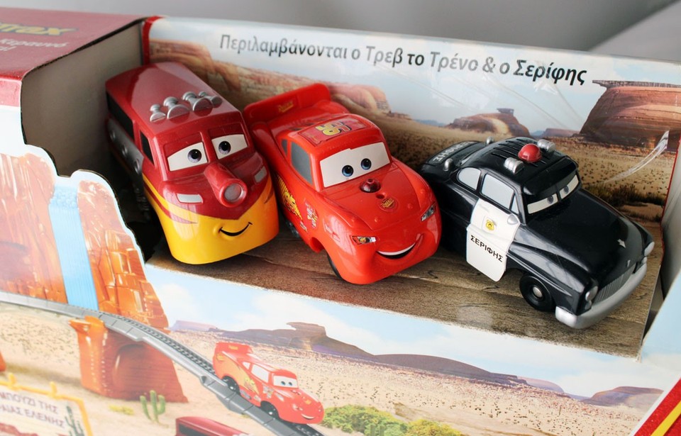 Disney Cars Geo Trax R/C McQueen Close Call Playset Fisher Price 2009 ...