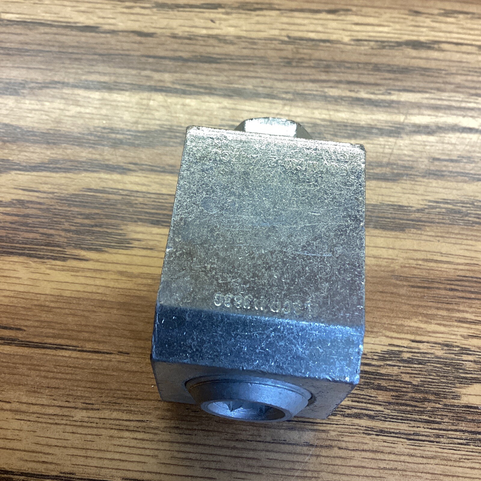 ILSCO D3830 600 MCM 2 AL7CU Mechanical Lug | eBay