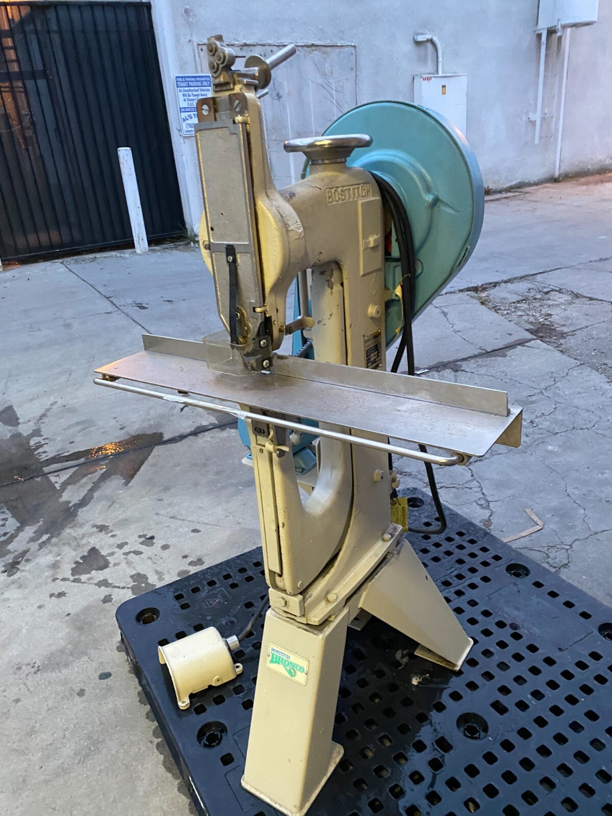 TexTron Bostitch Model 7 AW Wire Stitcher Unit, 1/3 HP, 115 Volts, 6.6 ...