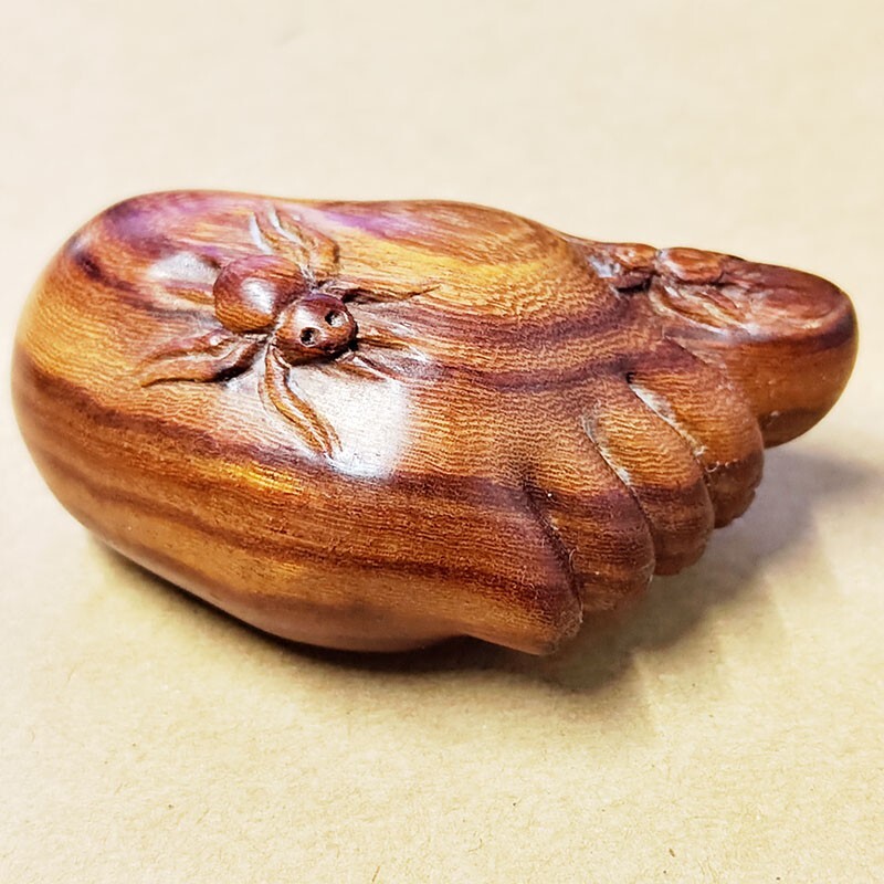 Y8856 - 2" Hand Carved Wood Netsuke - Spiders on Foot | eBay