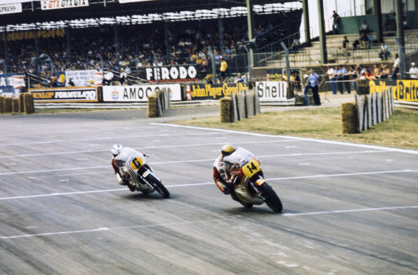John Newbold Suzuki leads Phil Read Suzuki 1976 Motorcycle Racing Old ...