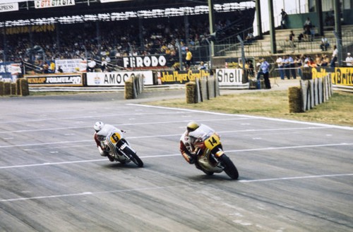 John Newbold Suzuki leads Phil Read Suzuki 1976 Motorcycle Racing Old ...