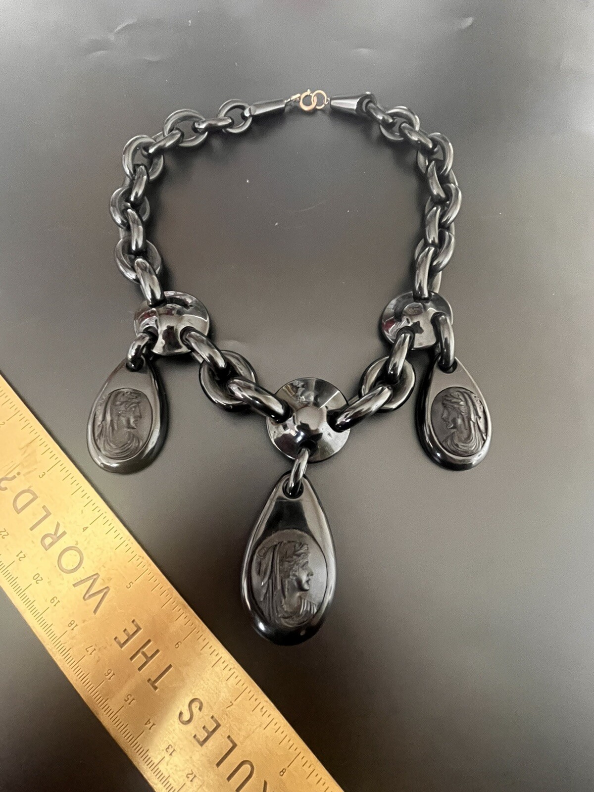 Antique Victorian Whitby Jet three tear drop cameo Bl… - Gem