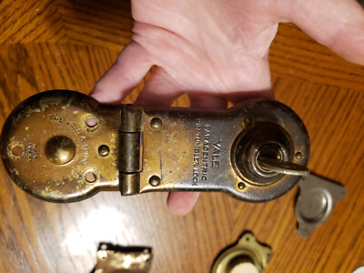 1800-1899 - Antique Steamer Trunk Key Yale