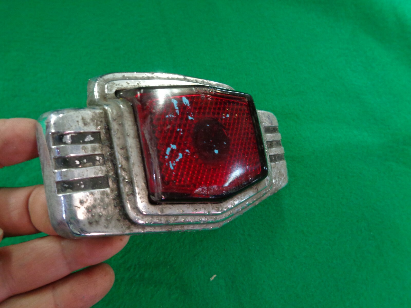 1941-1947 Pontiac Tail Light RH Passenger Side Guide Stimsonite 44 INV ...