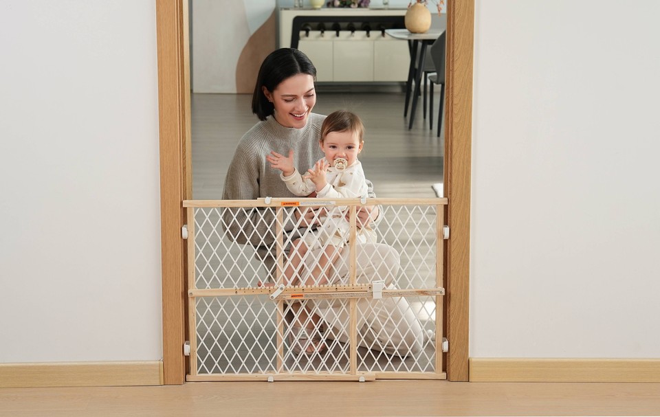 Parents Choice Baby Wooden Safety Doorway Gate for Aged 6 to 24 Months ...