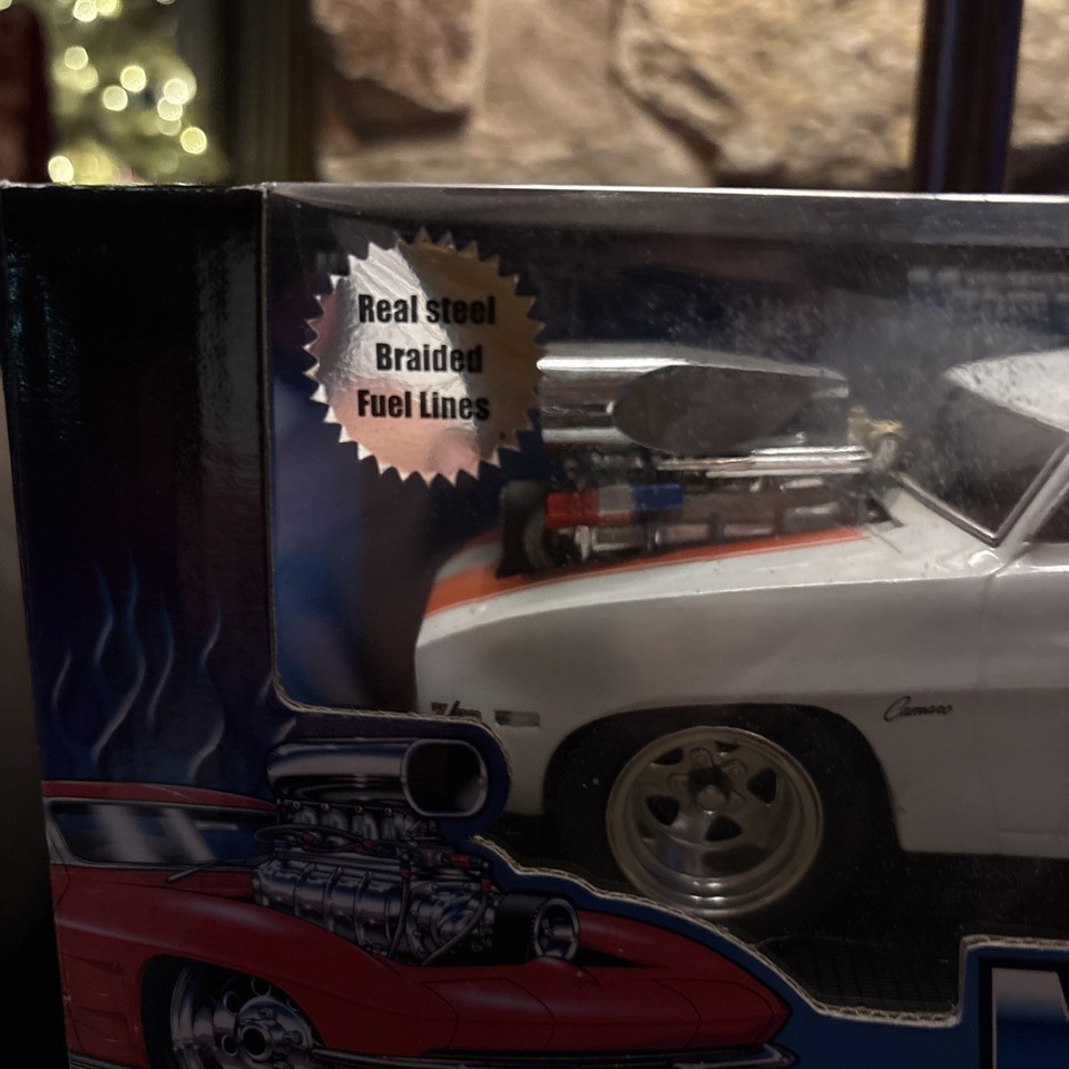 Muscle Machines 1/24, 1969 CAMARO, white, Huggar Orange SS Stripes, In ...