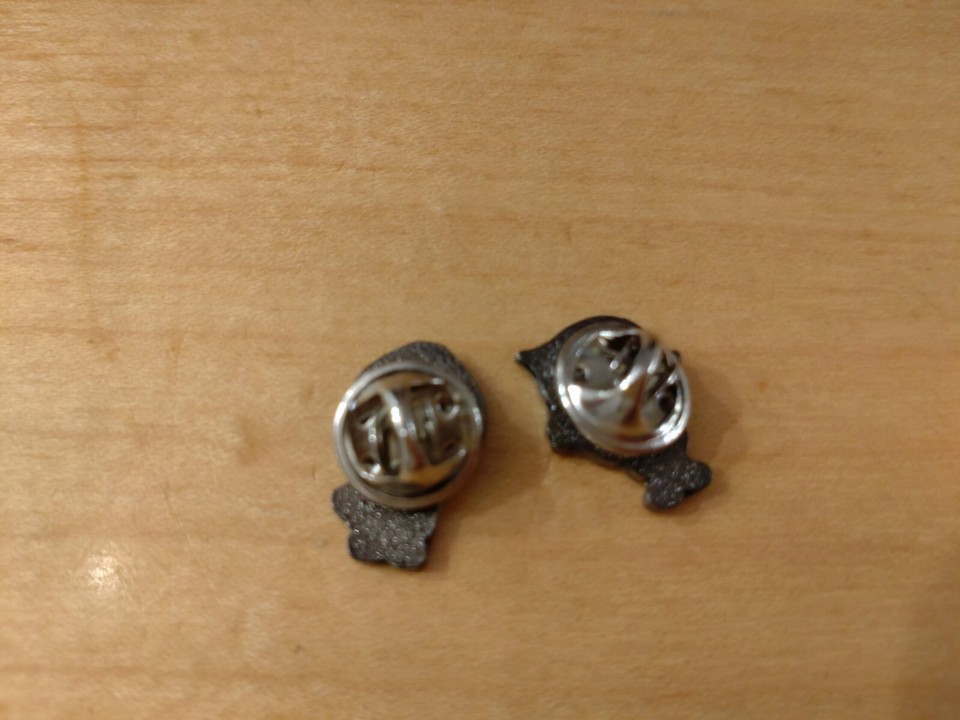 Robin Robin with his 100 friends pinbadge pins set | eBay