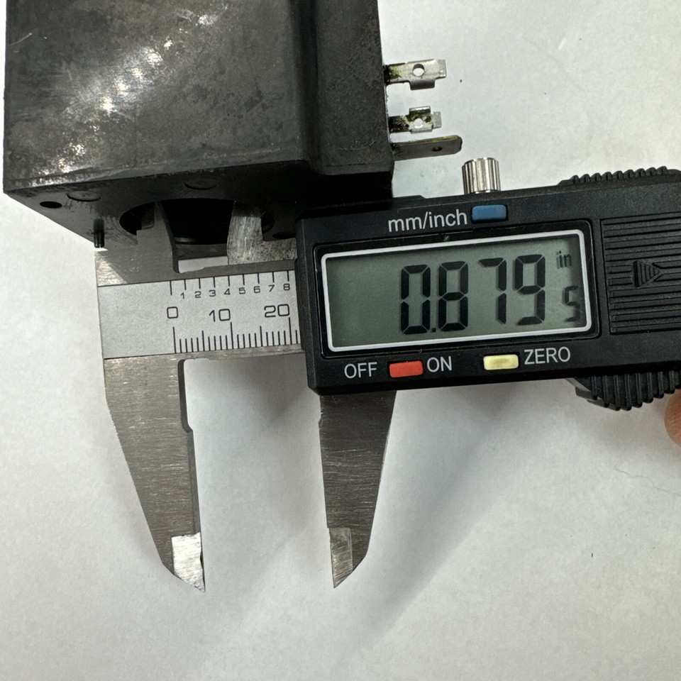 NEW Bosch REXROTH R900020175 Solenoid Hydraulic Valve Control Coil 110 ...