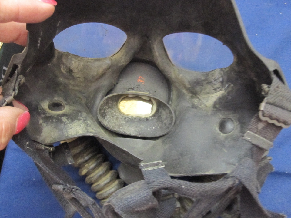 WWII ERA The USN U GAS MASK NDO MK 1 (Navy Diaphragm Optical Mark 1) w ...