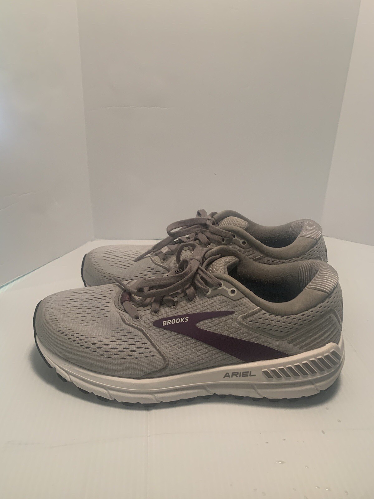 Brooks Ariel 20 Women’s Running Shoes In Size 8: Great Condition- No Insoles | eBay