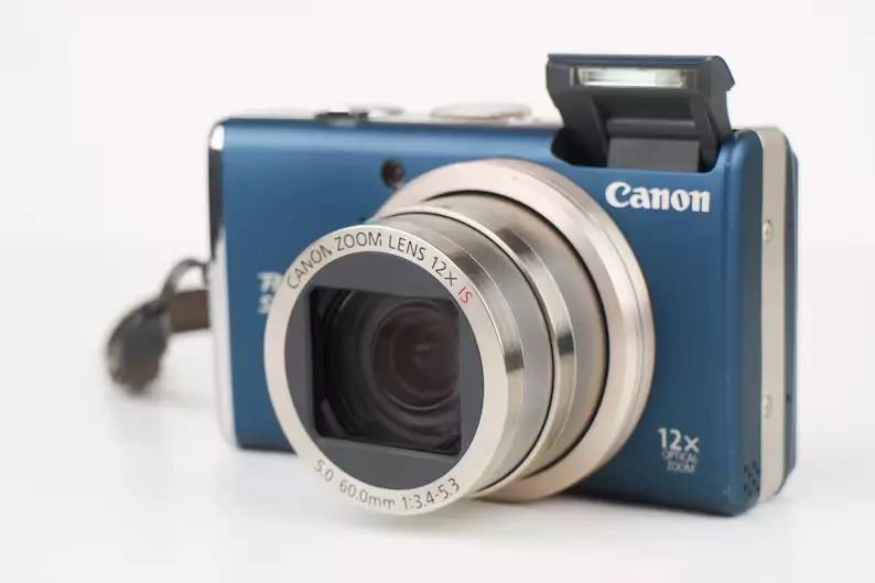 Canon PowerShot SX200 IS 12.1MP Compact Digital Camera Canon PowerShot SX200 IS 12.1MP Compact Digital Camera