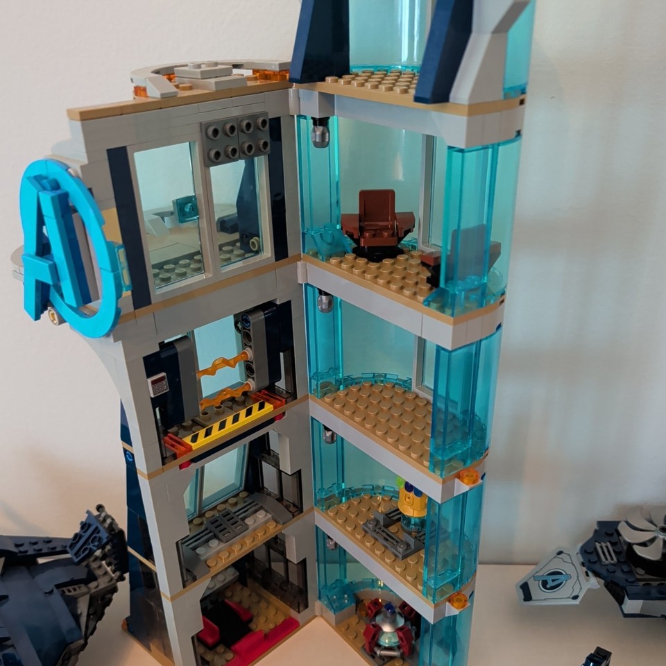 Lego Marvel Avengers Tower / Hellicarrier Retired Spiderman Iron Man ...