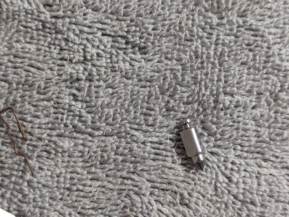 New Briggs and Stratton Float Seat Kit 394682 | eBay