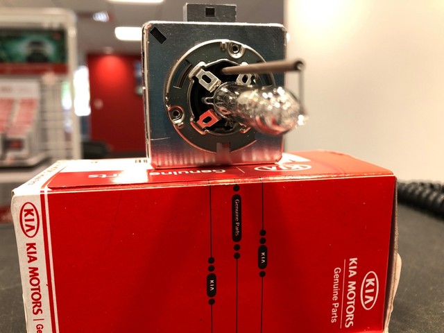 Genuine OEM Headlight Bulb for Kia 1864735006 for sale online | eBay