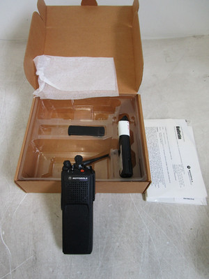 Motorola Astro XTS 5000 UHF R1 Digital Portable Radio with NOS Battery ...