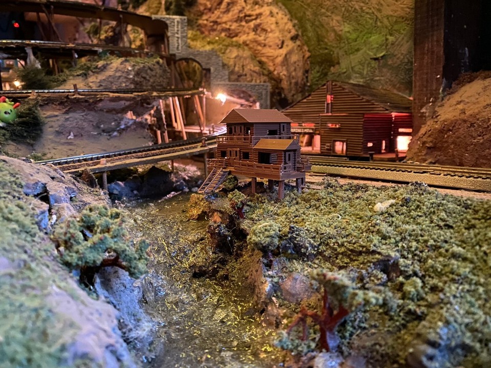 Assembled Scale Model Uncle John's Cabin T, Z, N, HO, S, & O Scales ...