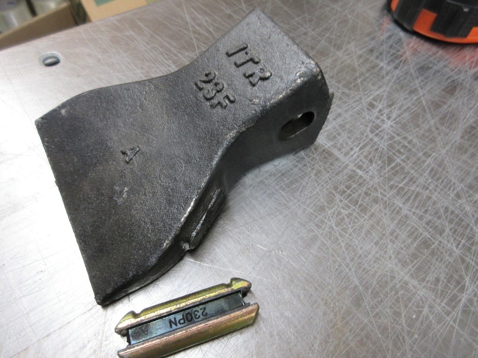 BACKHOE BUCKET TEETH FLARE DIGGING TEETH PIN 23 23F skidsteer Tooth ITR ...
