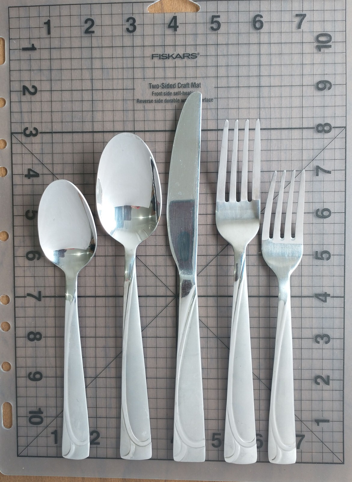 Cambridge Stainless Flatware Scrolling Pattern 6 Setting 30 Pieces Sand ...