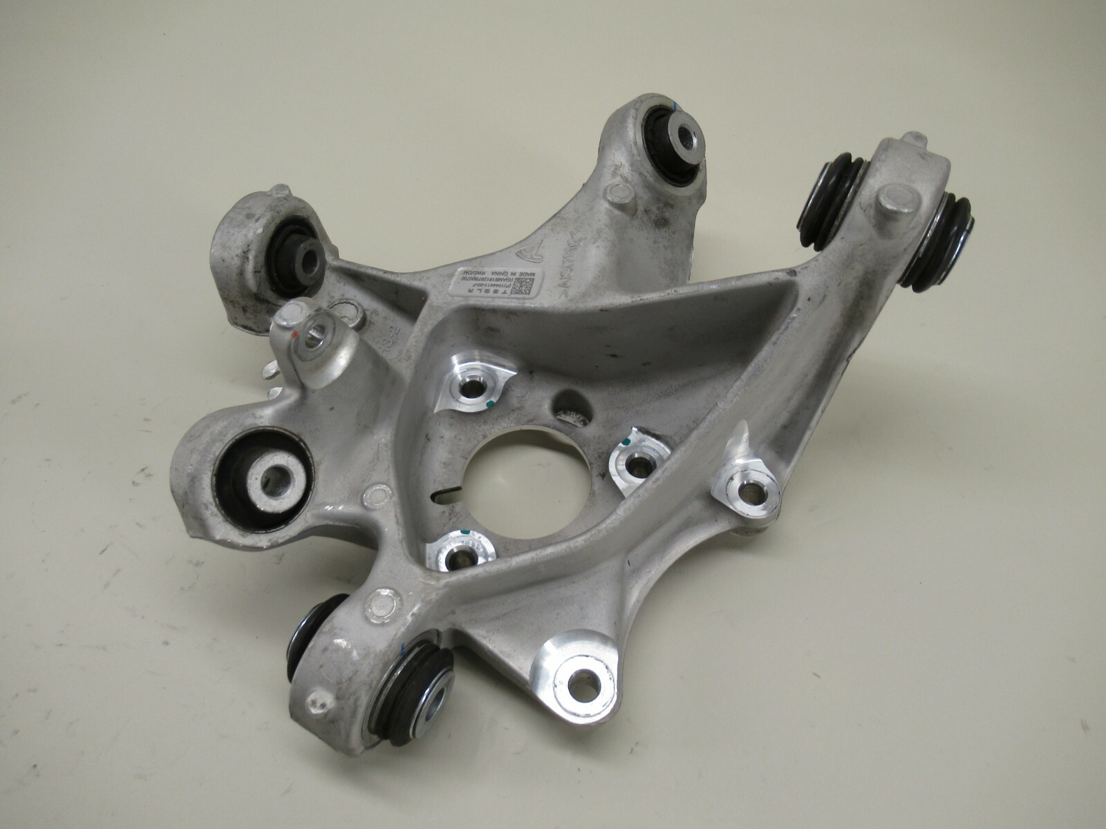Tesla Model 3 Rear Left Driver Knuckle Spindle Suspension 1044411-00-F ...