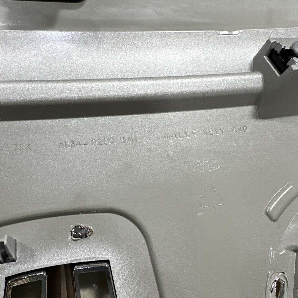 Ford AL3Z-8200-HA Full Grille 2010-2014 White Planinum Lincoln Mark LT ...