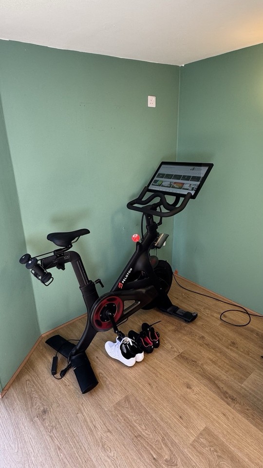 Peloton 3rd Generation Exercise Bike Great Condition PLTN-RB1VQ | eBay UK