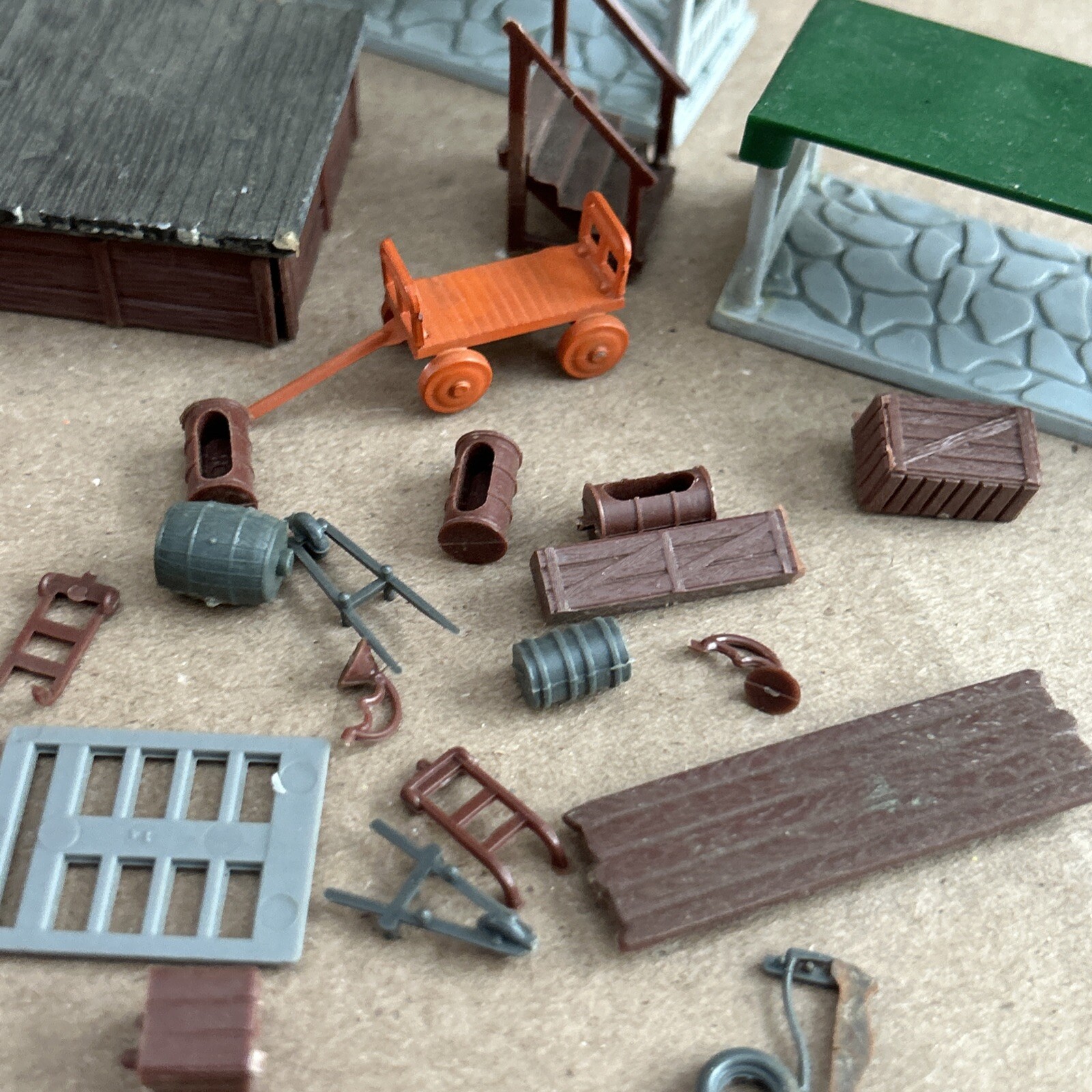 Vintage Revell Model RR HO Scale Cattle Ramps Lounge Area Detial Parts ...