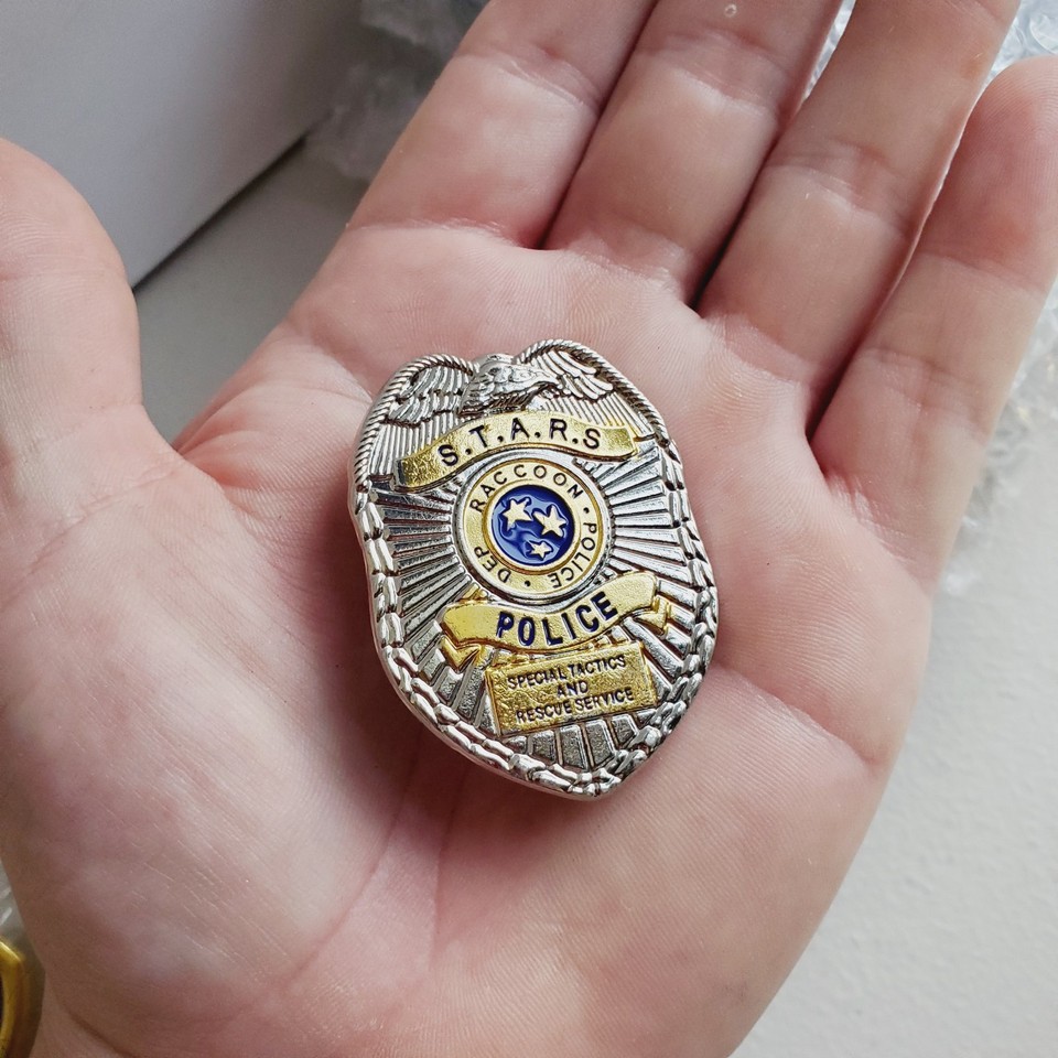 Mini Resident Evil 2 Police Officer Badge Pin Gold/Silver Color Metal ...