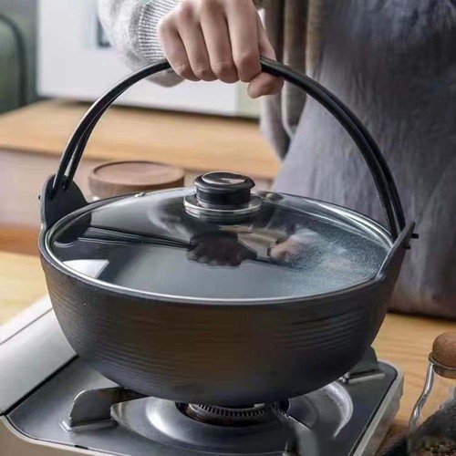 Pot à ragoût en fer épais artisanal traditionnel pour repas savoureux ...