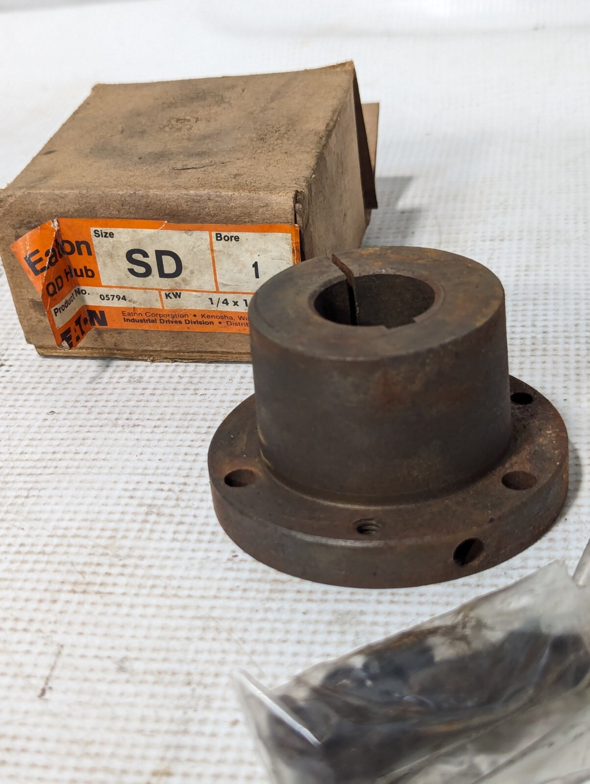 EATON SD HUB 05794 SD KW 1/4 x 1/8 Lock Bushing | eBay