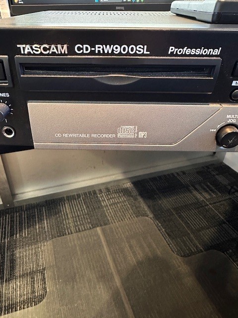 Tascam CD-RW900SL Professional CD Rewritable Recorder Player Rackmount ...