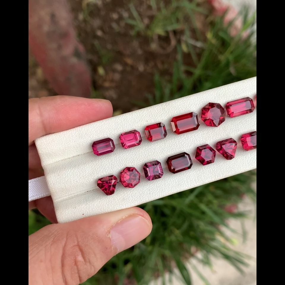 VVS 34.10 Ct Lot Of Natural Reddish Pink Garnet Gemstone Mix Cut From ...
