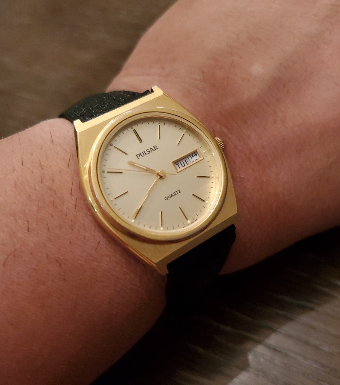 Vintage Pulsar Watch Men Gold Tone Daydate Round 34mm V143-X003 Battery ...