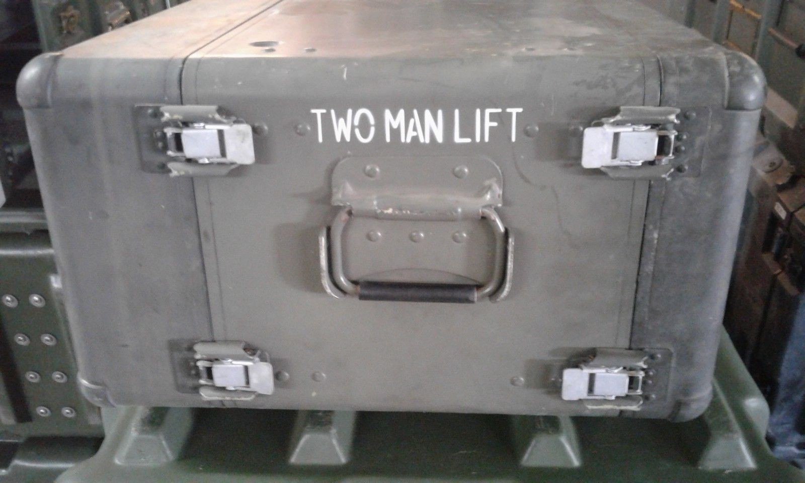 USGI Surplus Shockmount Rack Server Transport Case 24 x 22 x 12 Green ...