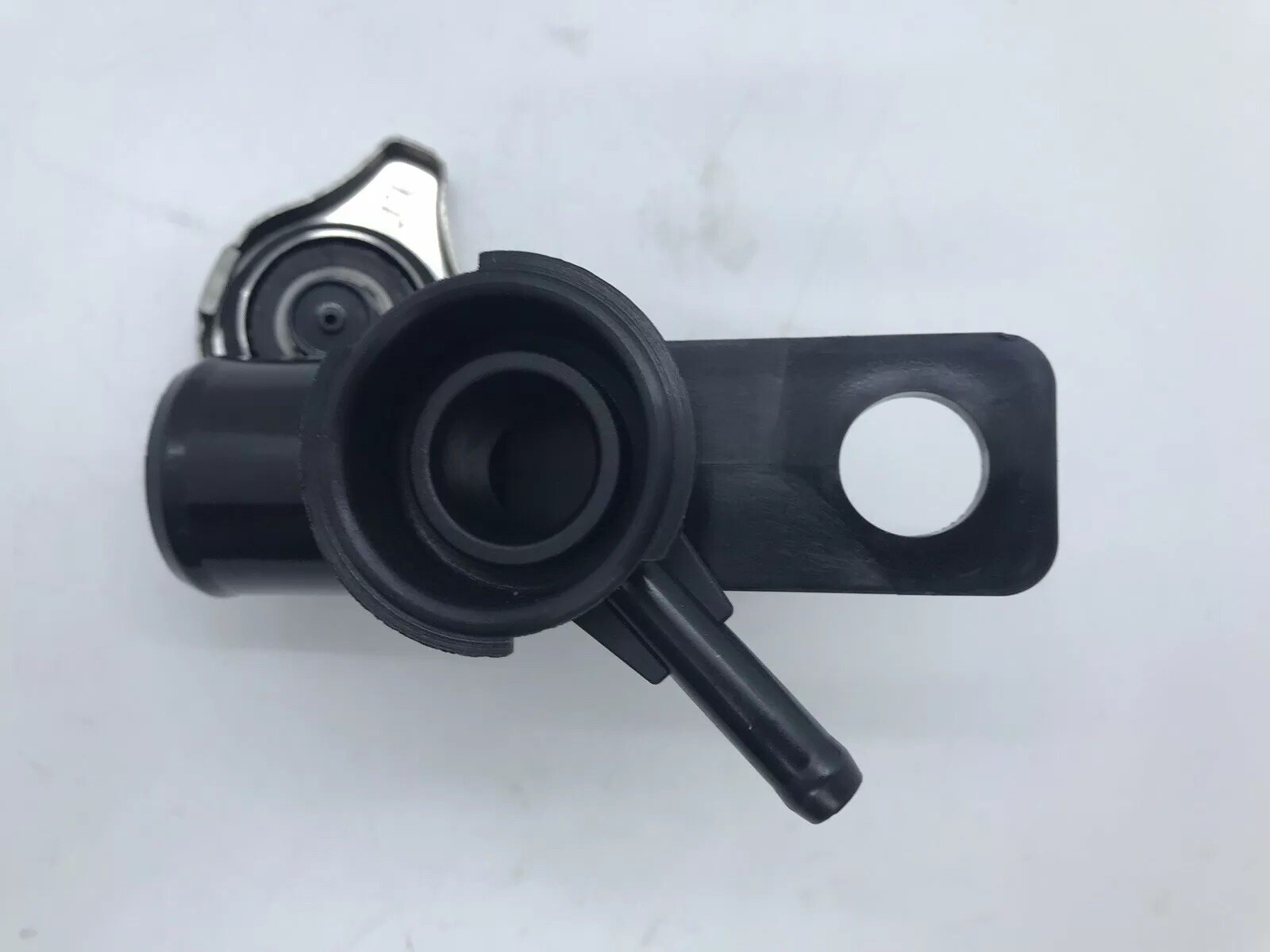 NEW Radiator Filler Neck with Cap for Suzuki Grand Vitara 2009-2013 2 ...